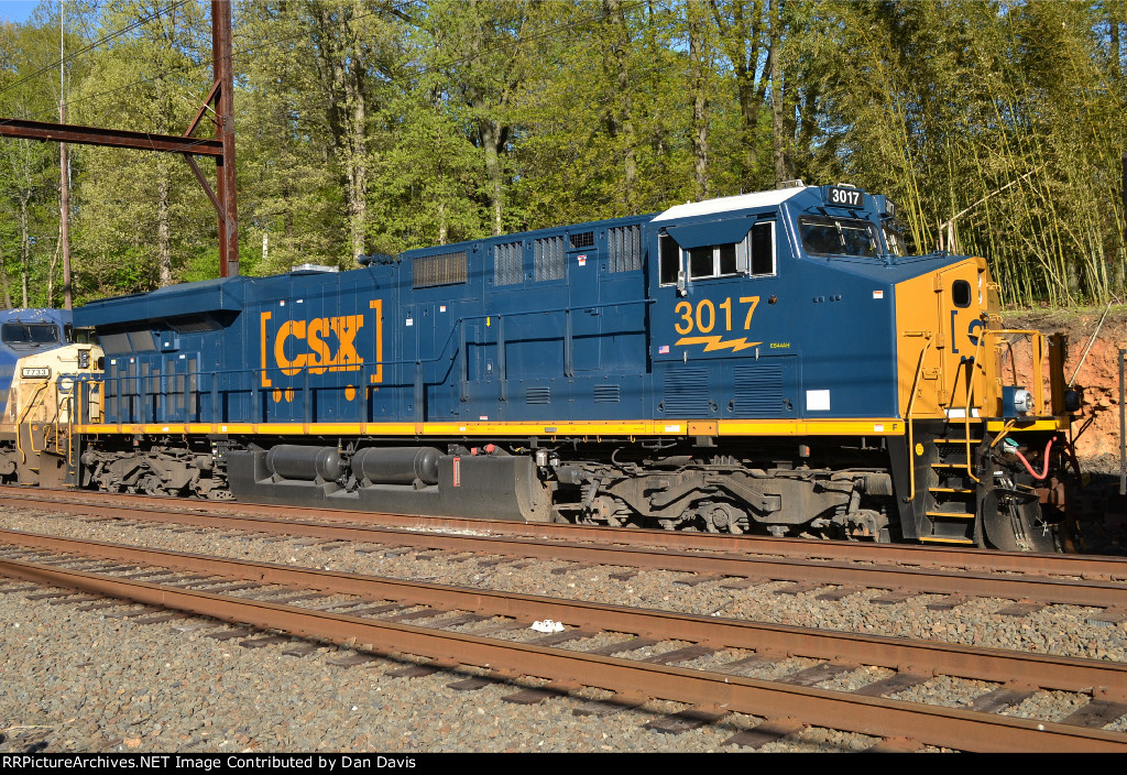 CSX ES44AH 3017 third out on Q300-01